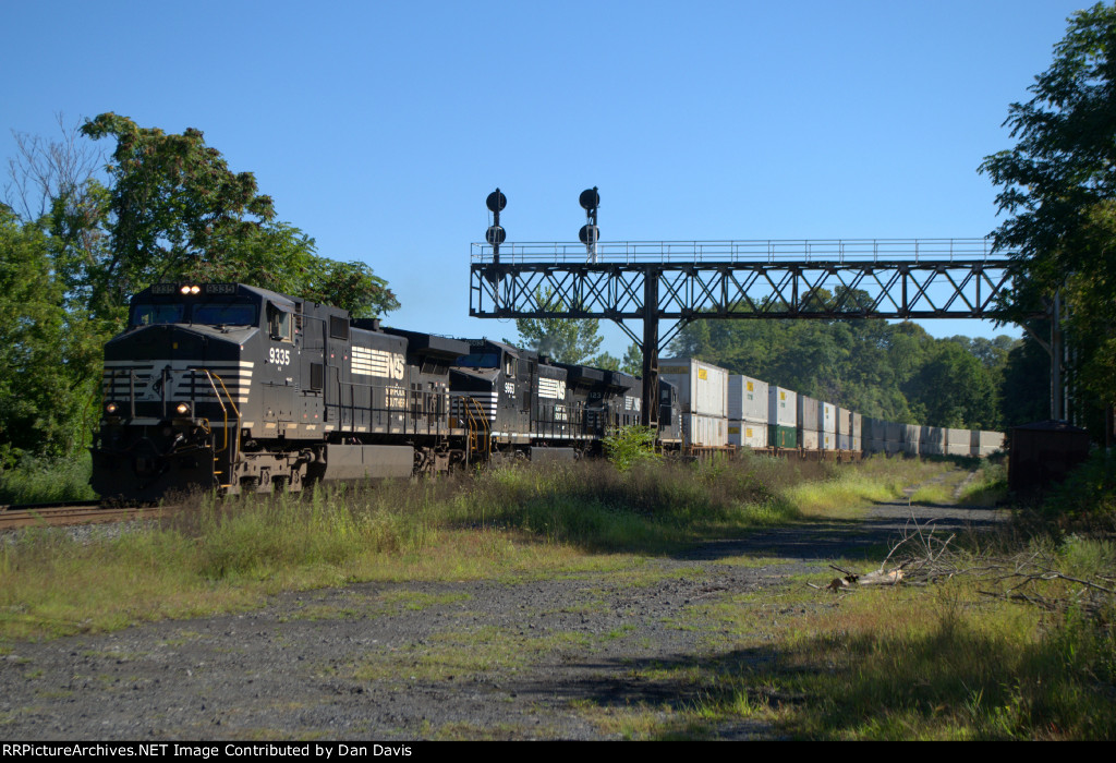 NS C40-9W 9335 leads 21M
